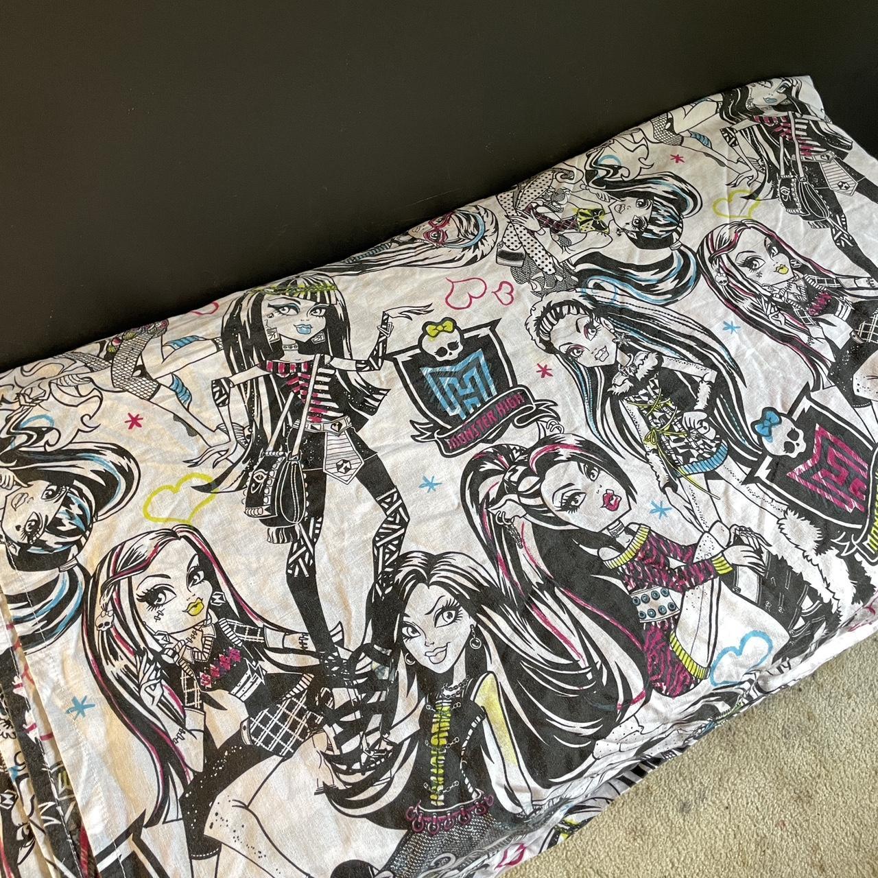 2012 Monster High full sheet, can be used as a bolt... - Depop