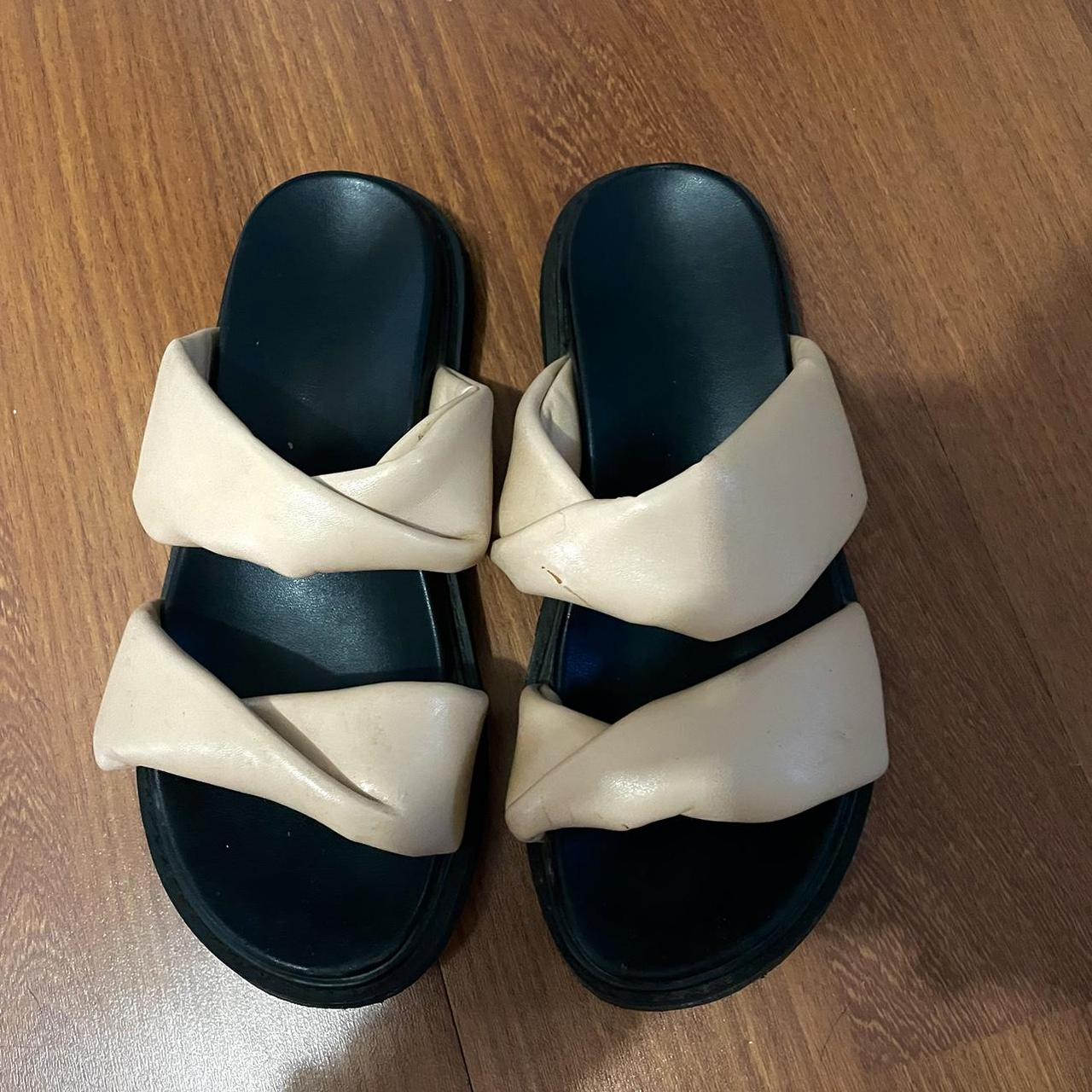 Billini Slides 🤍🤍 • US 5-6 (size unknown) - Depop