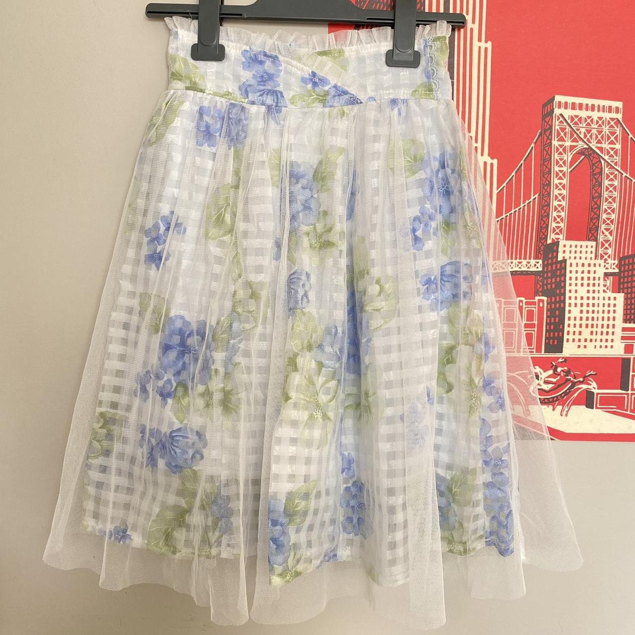 the softest / most elegant floral 3 layer skirt by... - Depop