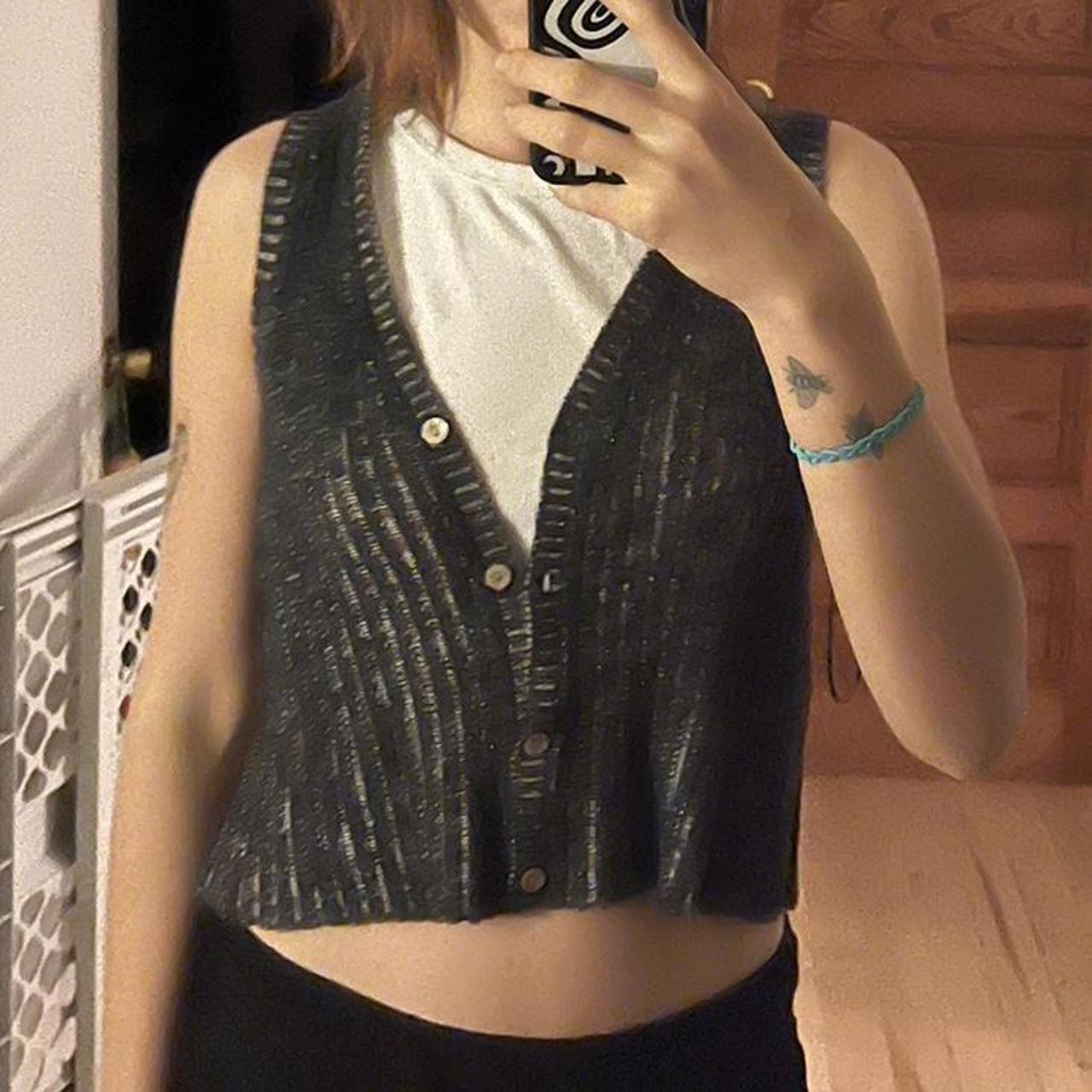 Universal threads sweater vest Size xs but could... - Depop