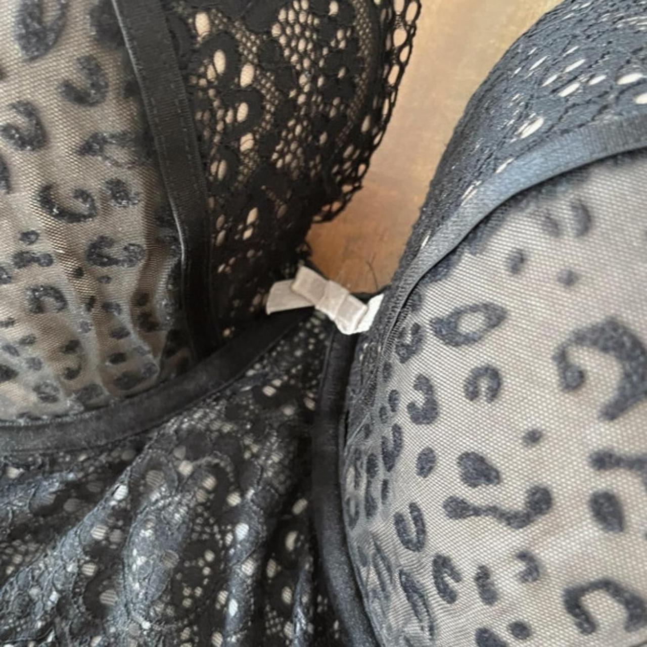 New look 42f bra black Underwired Thin padding lace... - Depop