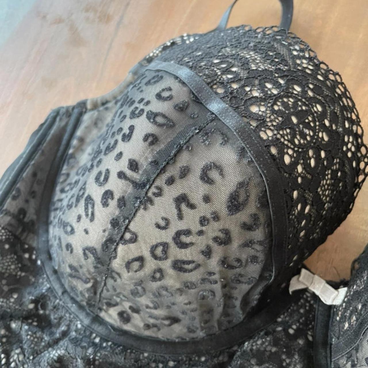 New look 42f bra black Underwired Thin padding lace... - Depop