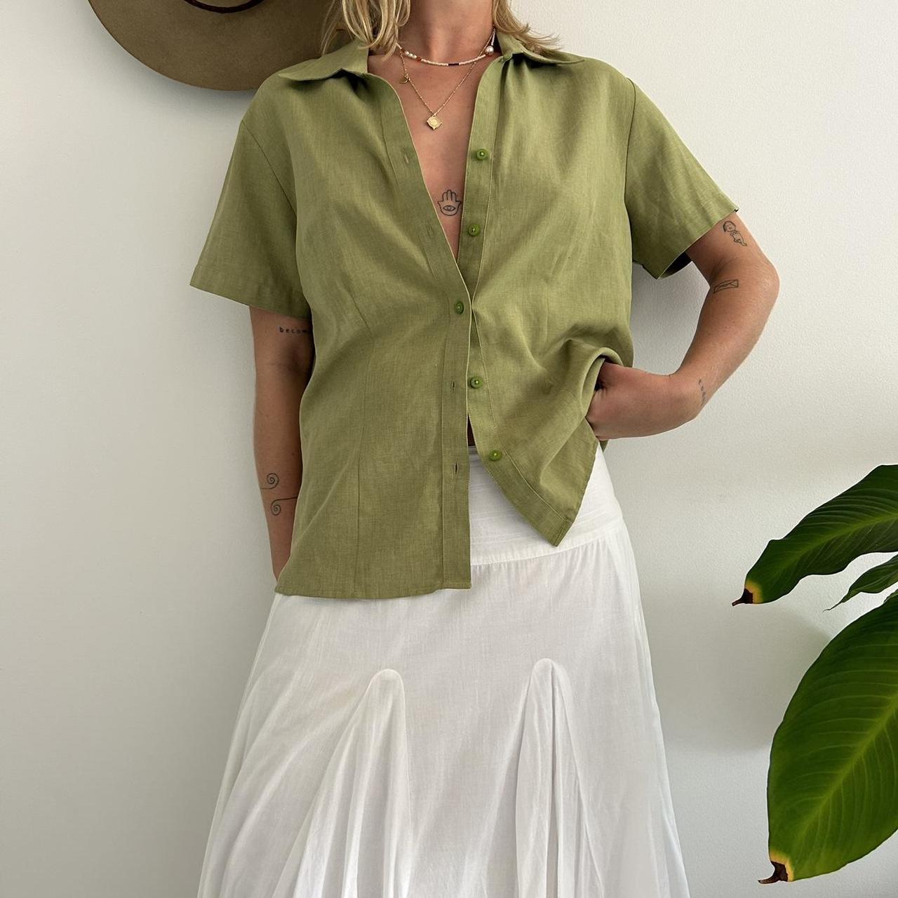 vintage green button down size 6-10 depending on... - Depop