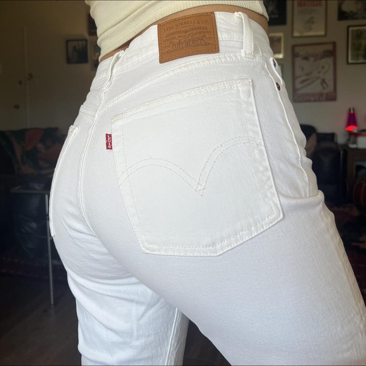 Levi's Women's White Jeans | Depop
