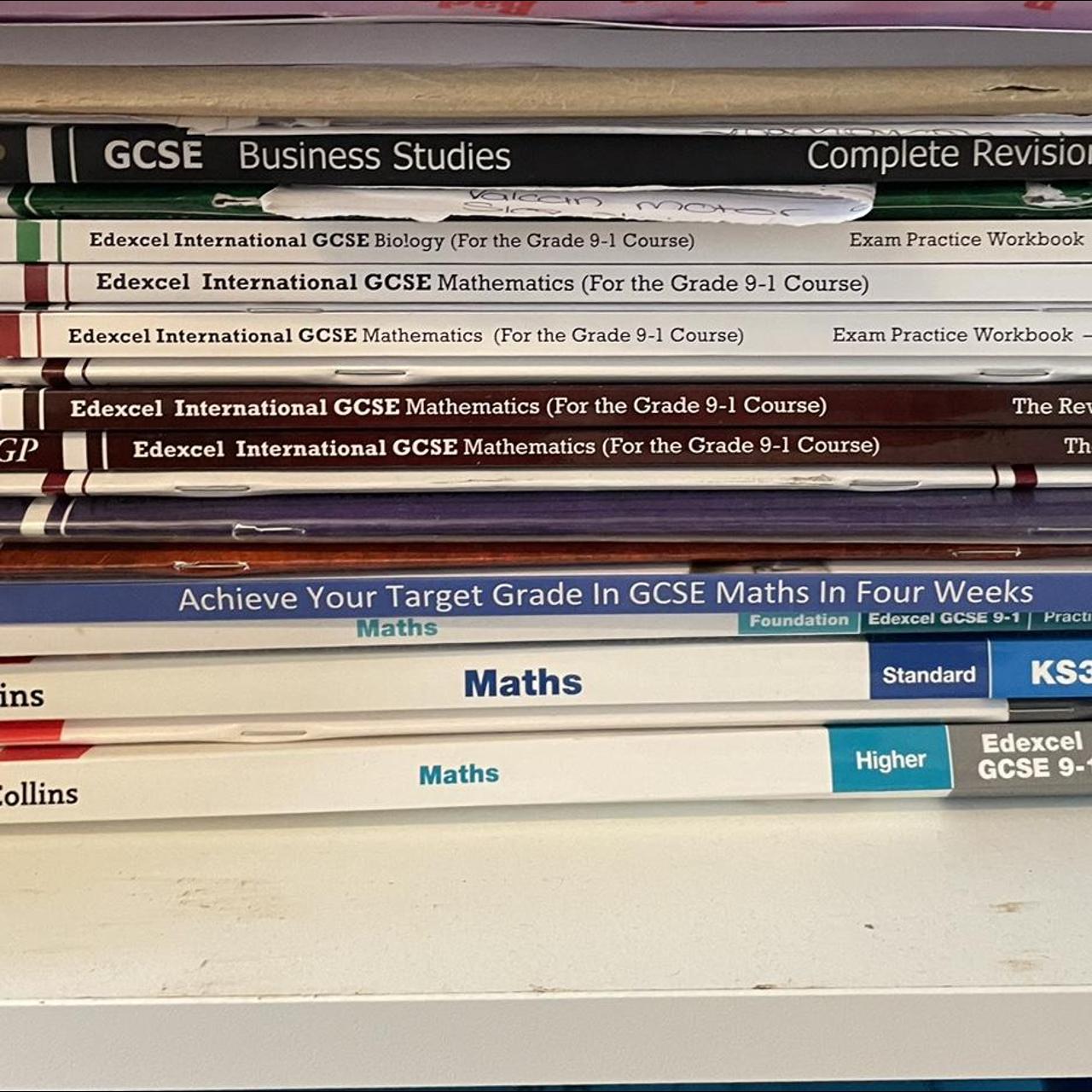 BUNDLES OF GCSE REVISION BOOKS ON MY PAGE MESSAGE IF... - Depop