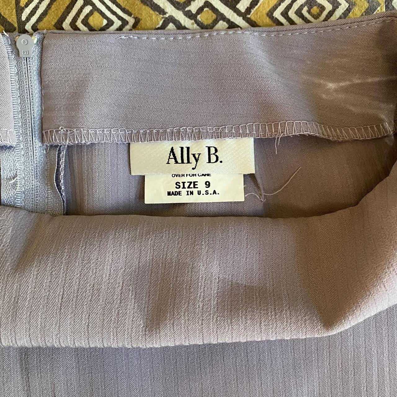 lavender Ally B. mini skirt size 9! super cute and... - Depop