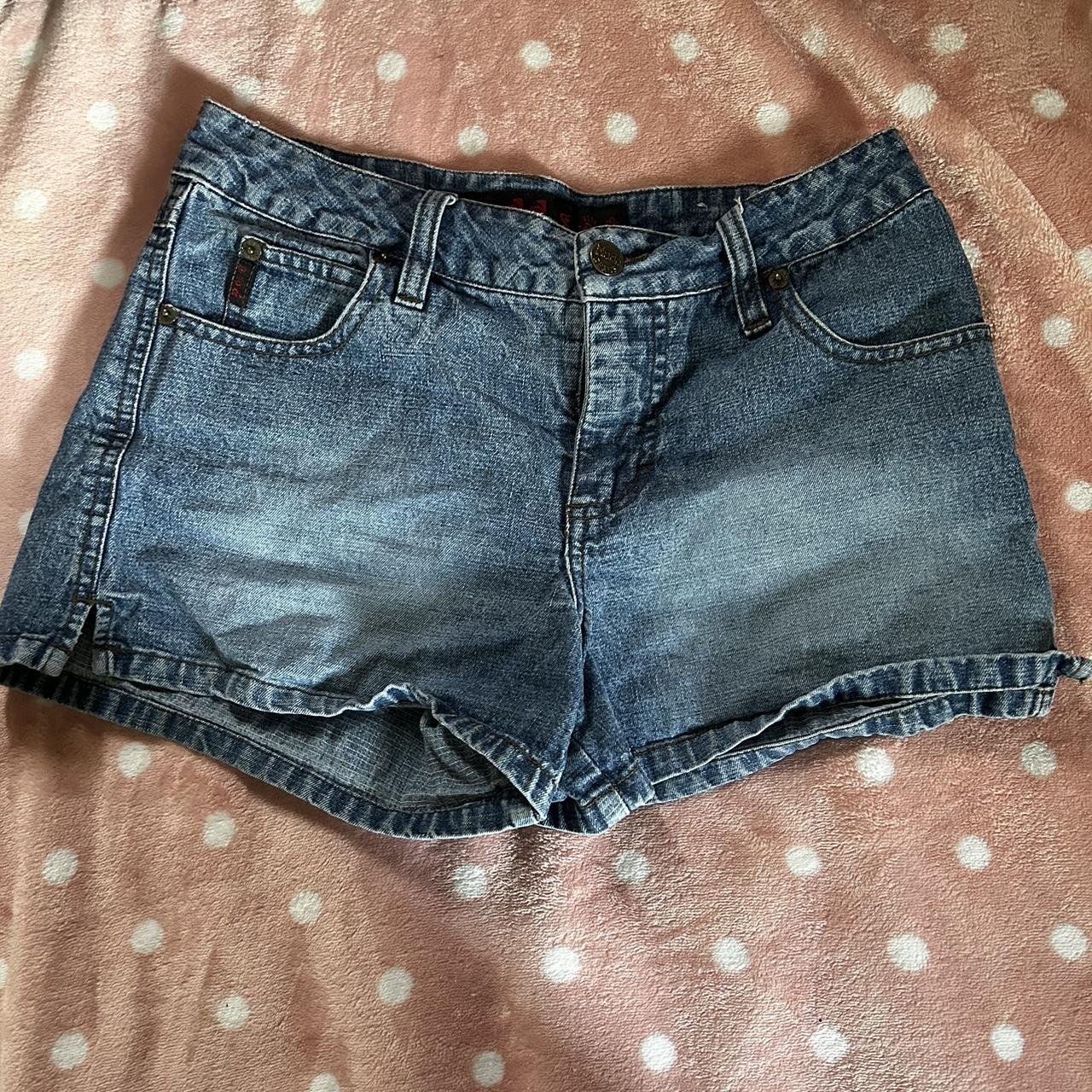 Mudd y2k mid rise shorts No noticeable signs of wear - Depop