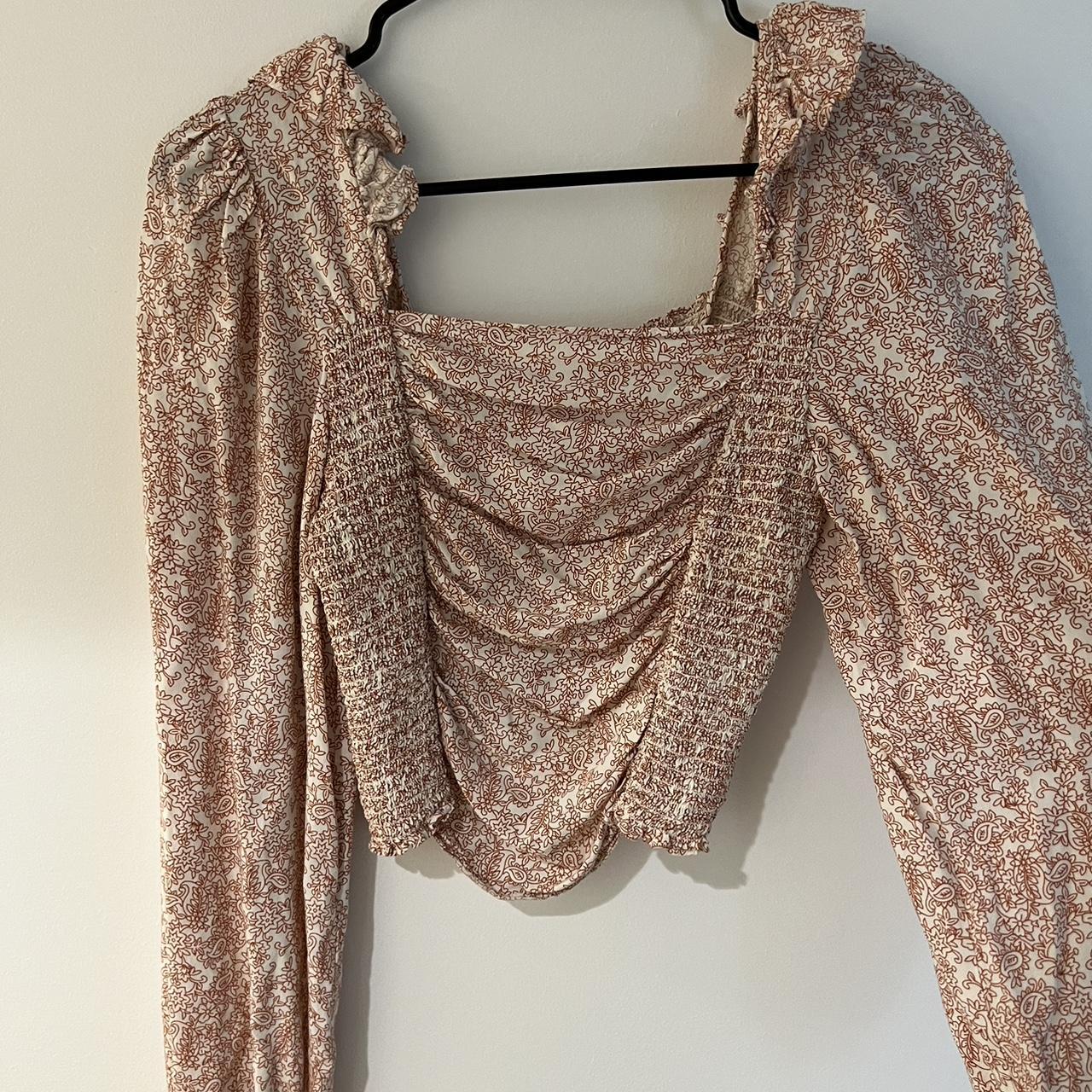 American threads floral top Super flattering!! - Depop