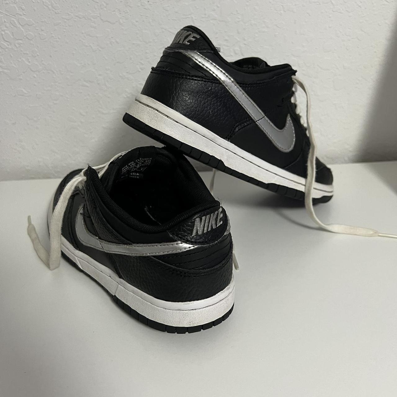 NIKE SILVER DIAMOND DUNKS Size - 4Youth