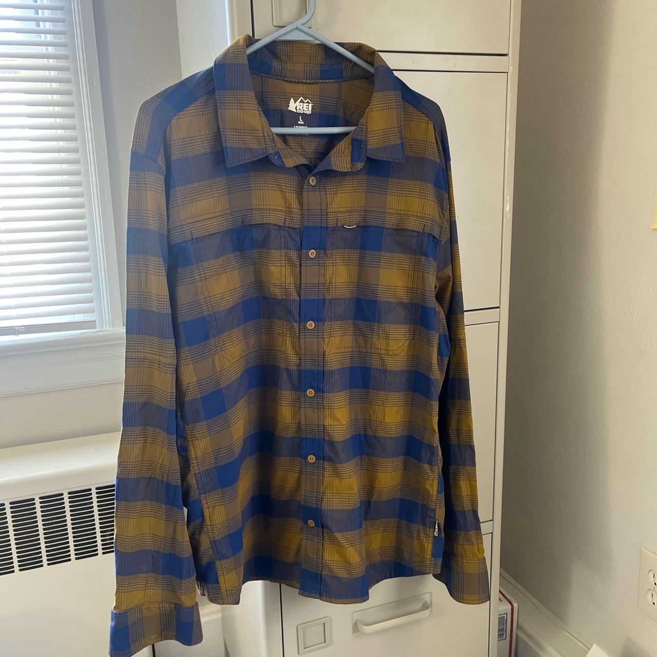 REI 92% Nylon 8% Spandex Button-Down Shirt Men’s... - Depop