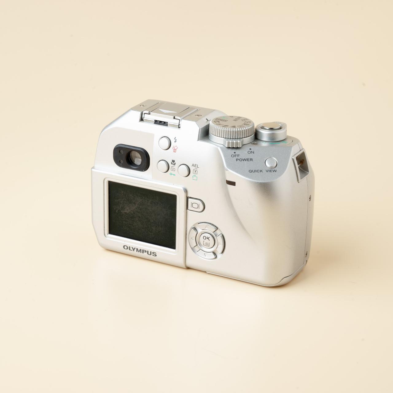 Olympus C-5000 Digital Camera Relive the '00s with... - Depop