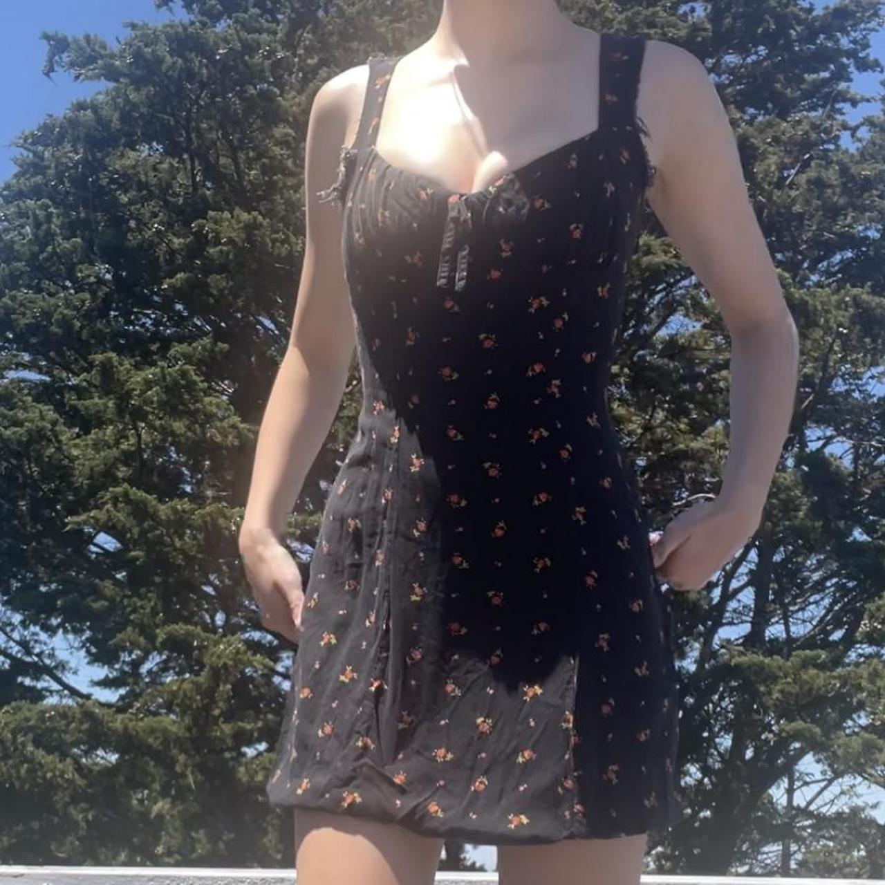 Floral mini dress - Depop