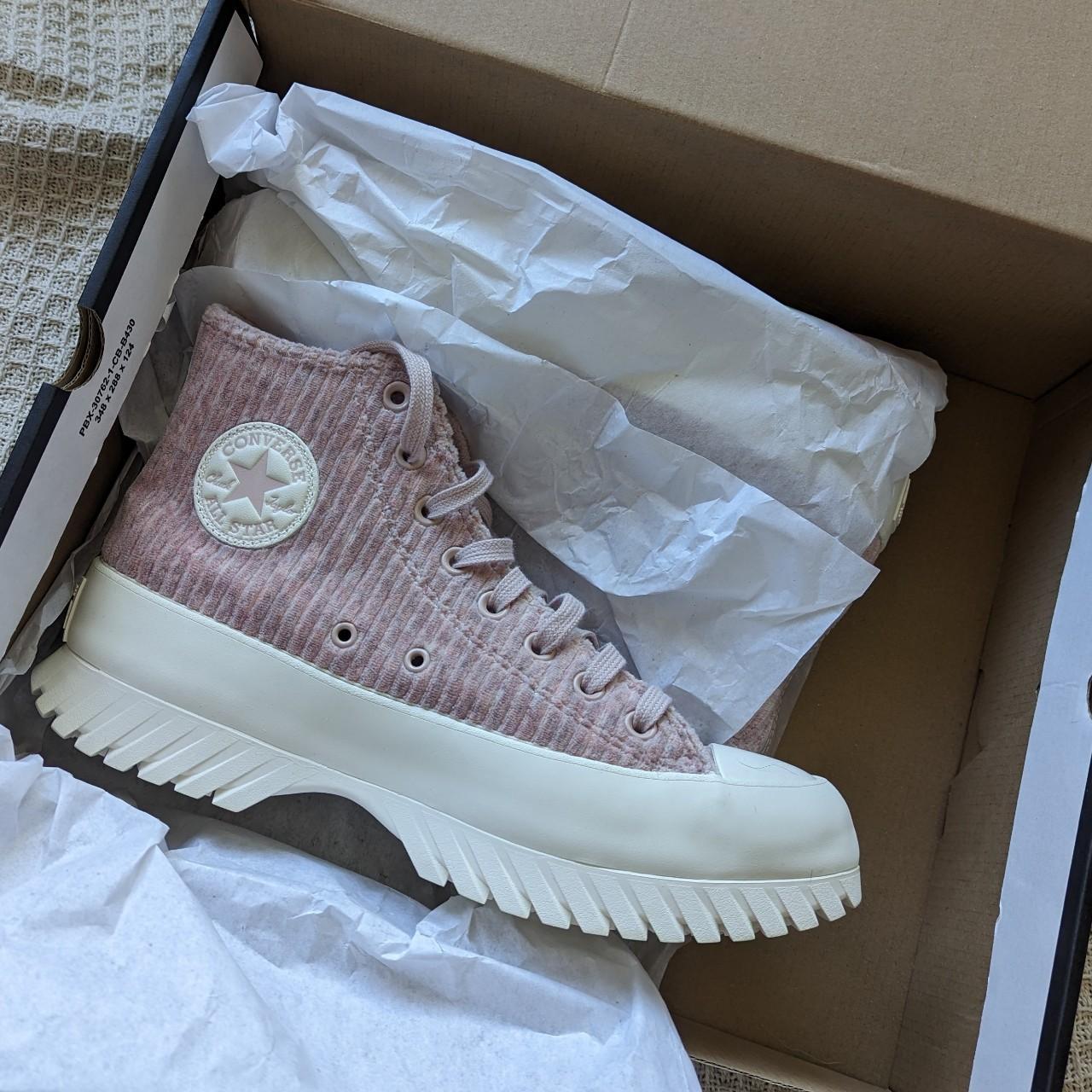 Converse Women's White and Pink Trainers | Depop