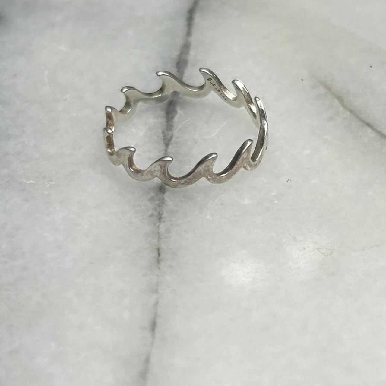 Silver wave ring - Depop