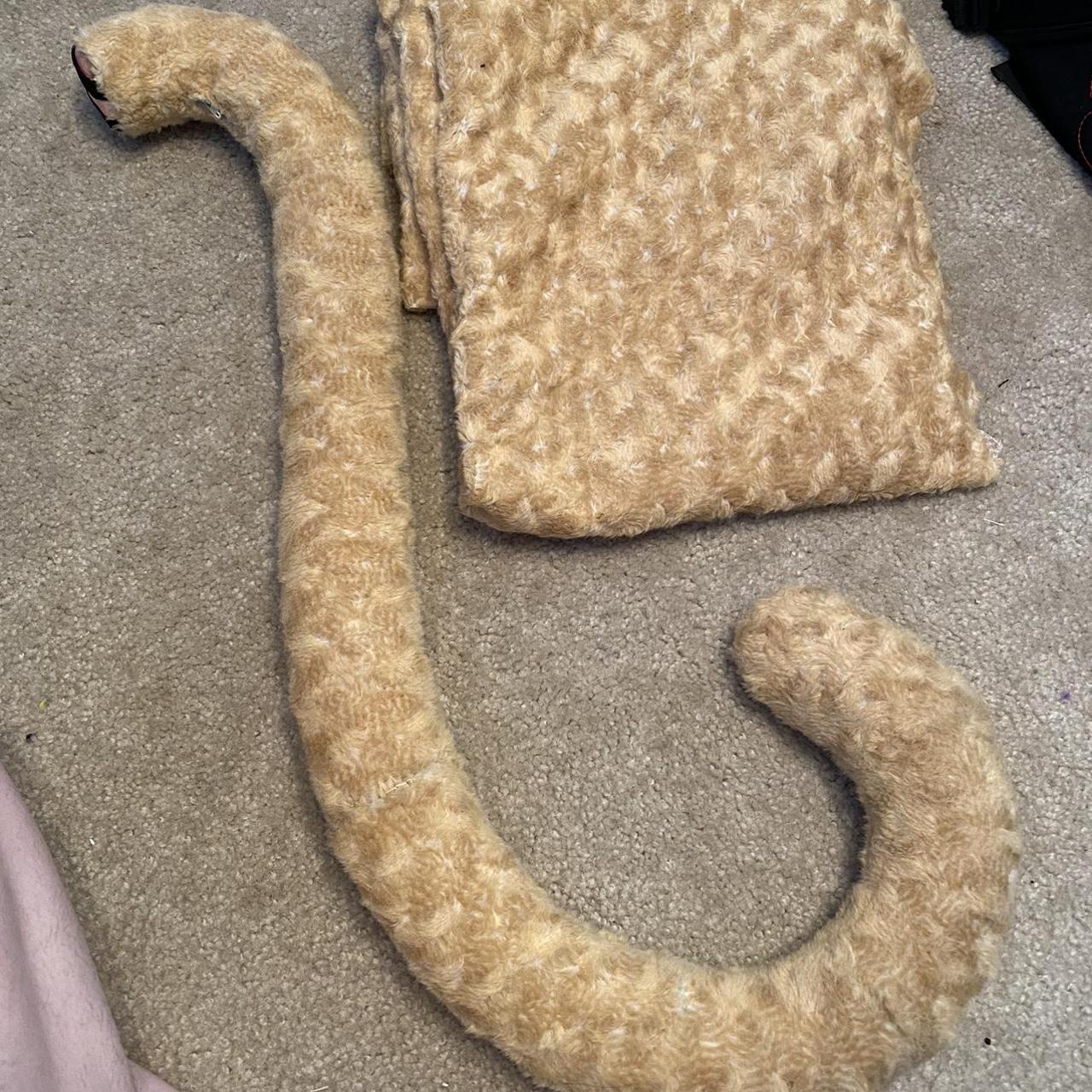 Cat tail with matching fur Tail has loops to go... - Depop