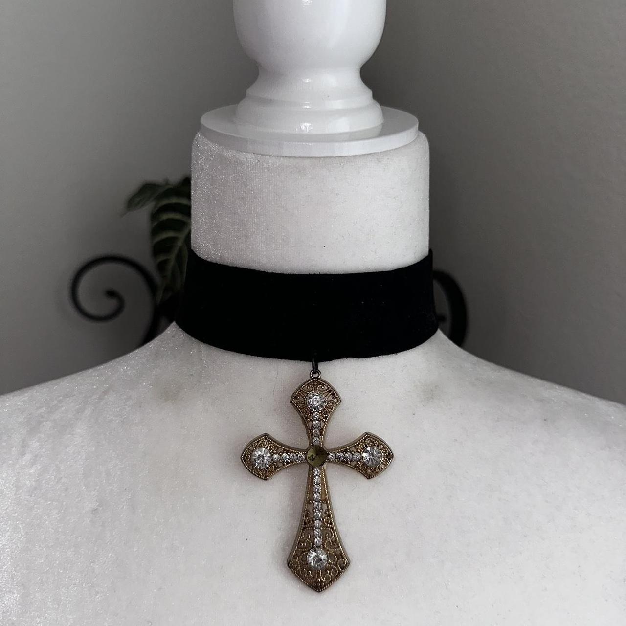 ⊱༻༺⊰ ⊱༻༺⊰ ⊱༻༺⊰ ⊱༻༺⊰ ⊱༻༺⊰ ♱ Gothic gold cross with... - Depop