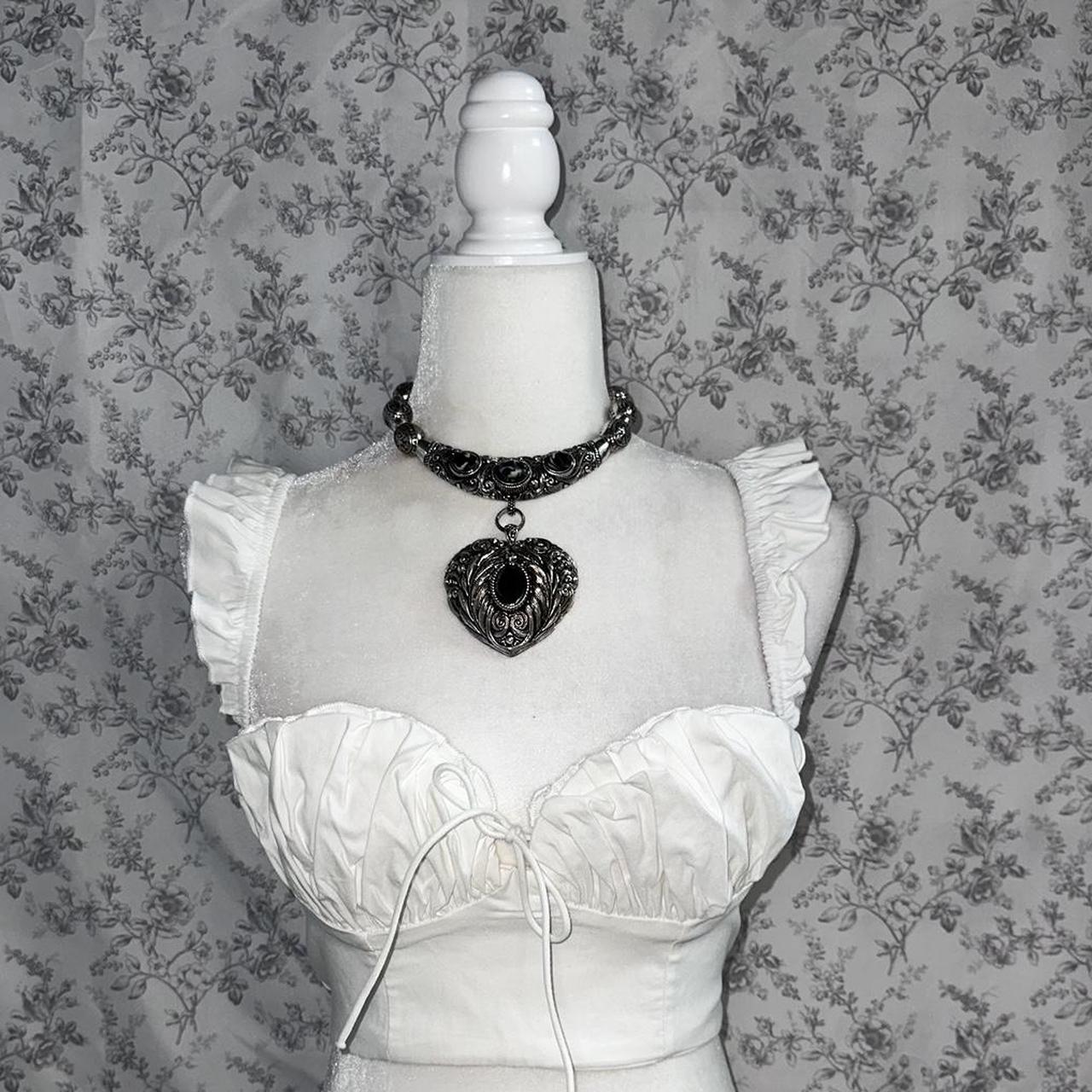 ⊱༻༺⊰ ⊱༻༺⊰ ⊱༻༺⊰ ⊱༻༺⊰ ⊱༻༺⊰ ♱ white clam shell top with... - Depop