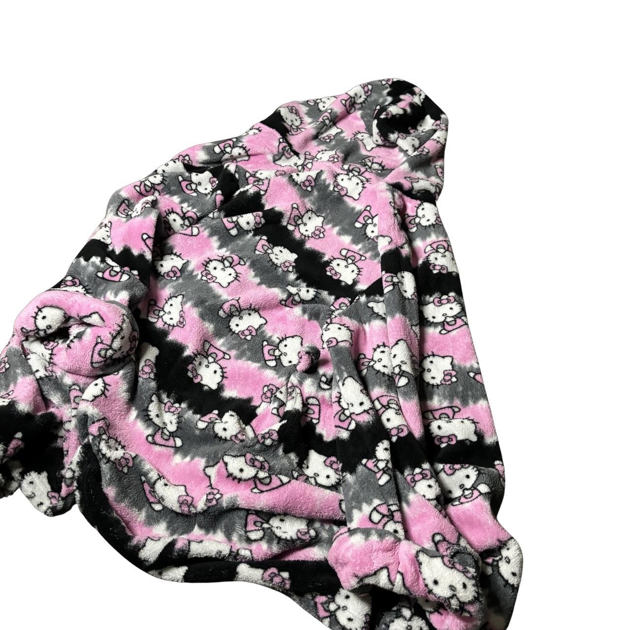 2011 Hello kitty by Sanrio all over print robe... - Depop