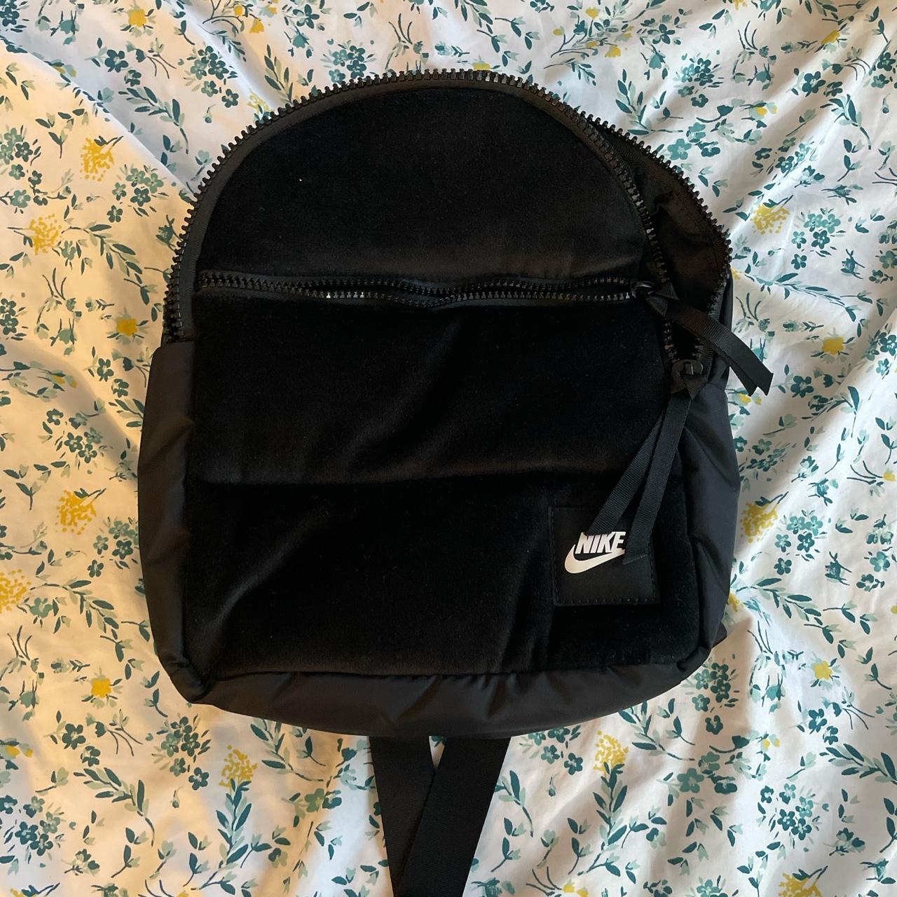 Small Nike backpack - Depop