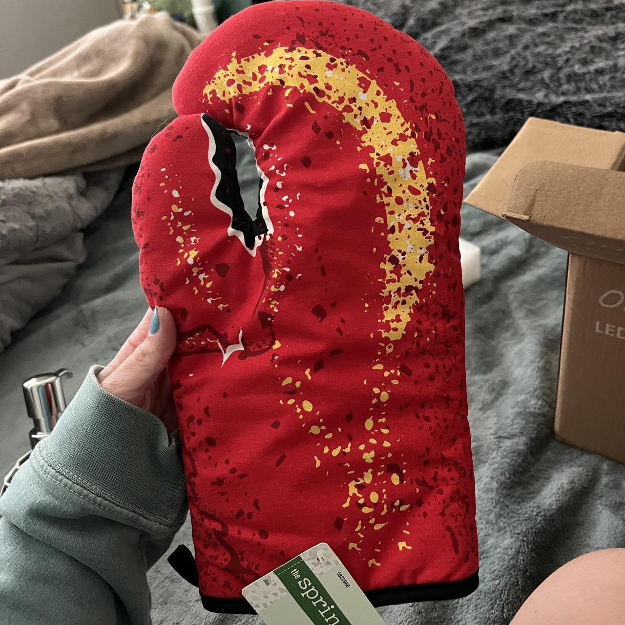 lobster claw oven mit from hobby lobby never used | Depop