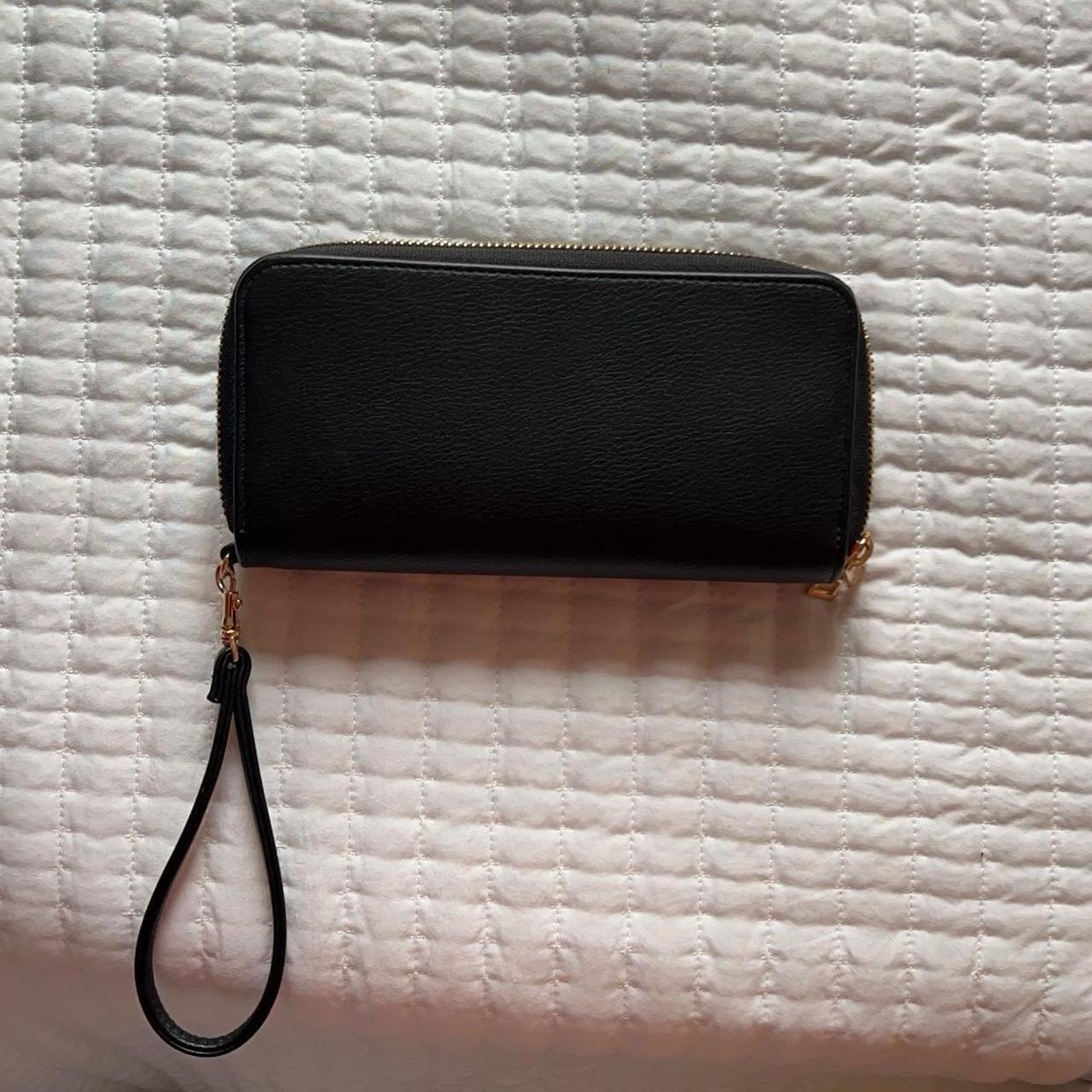 Target wallet! Amazing condition! - Depop