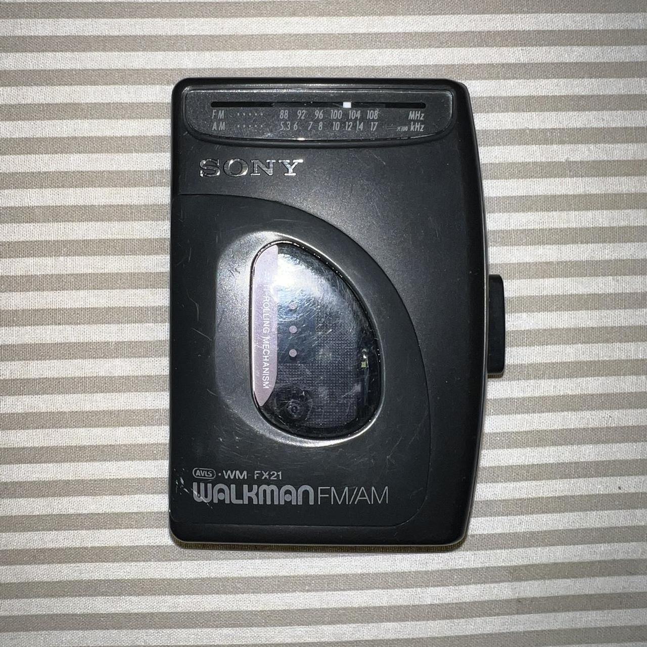 Sony Walkman fx-21. Awesome vintage cassette player.... - Depop
