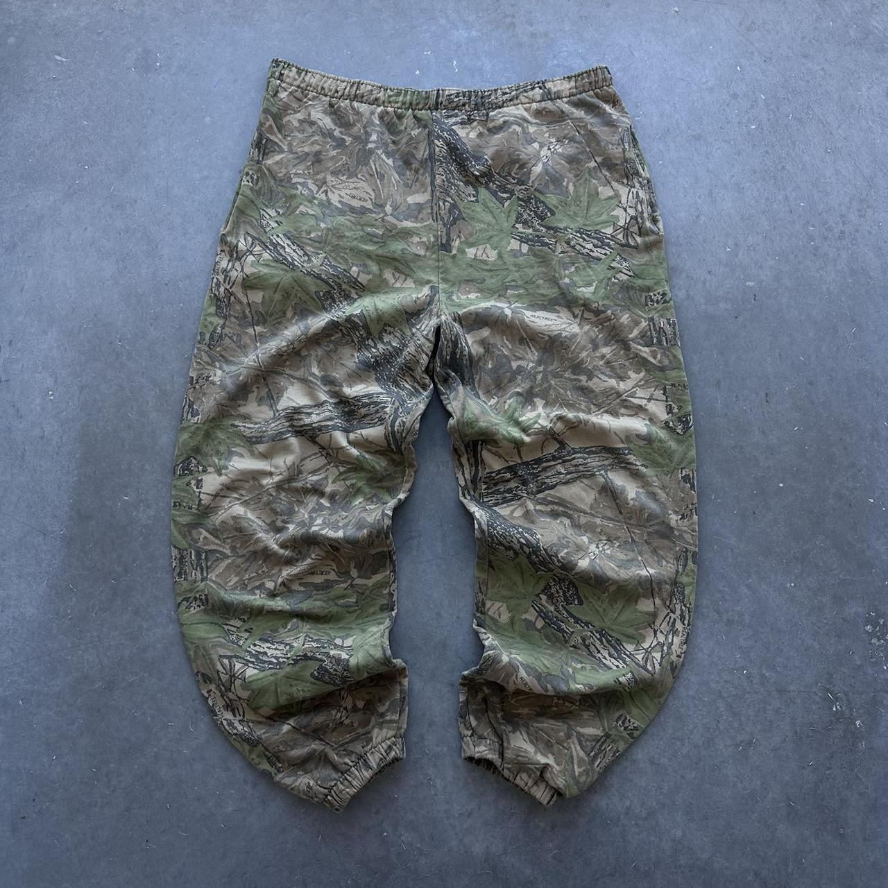 Crazy Vintage Y2K Realtree Camo Sweatpants Baggy... - Depop