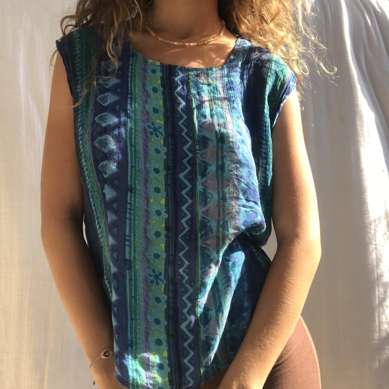 Beaut 90’s top with a funky blue print 🌀 Cute button... - Depop