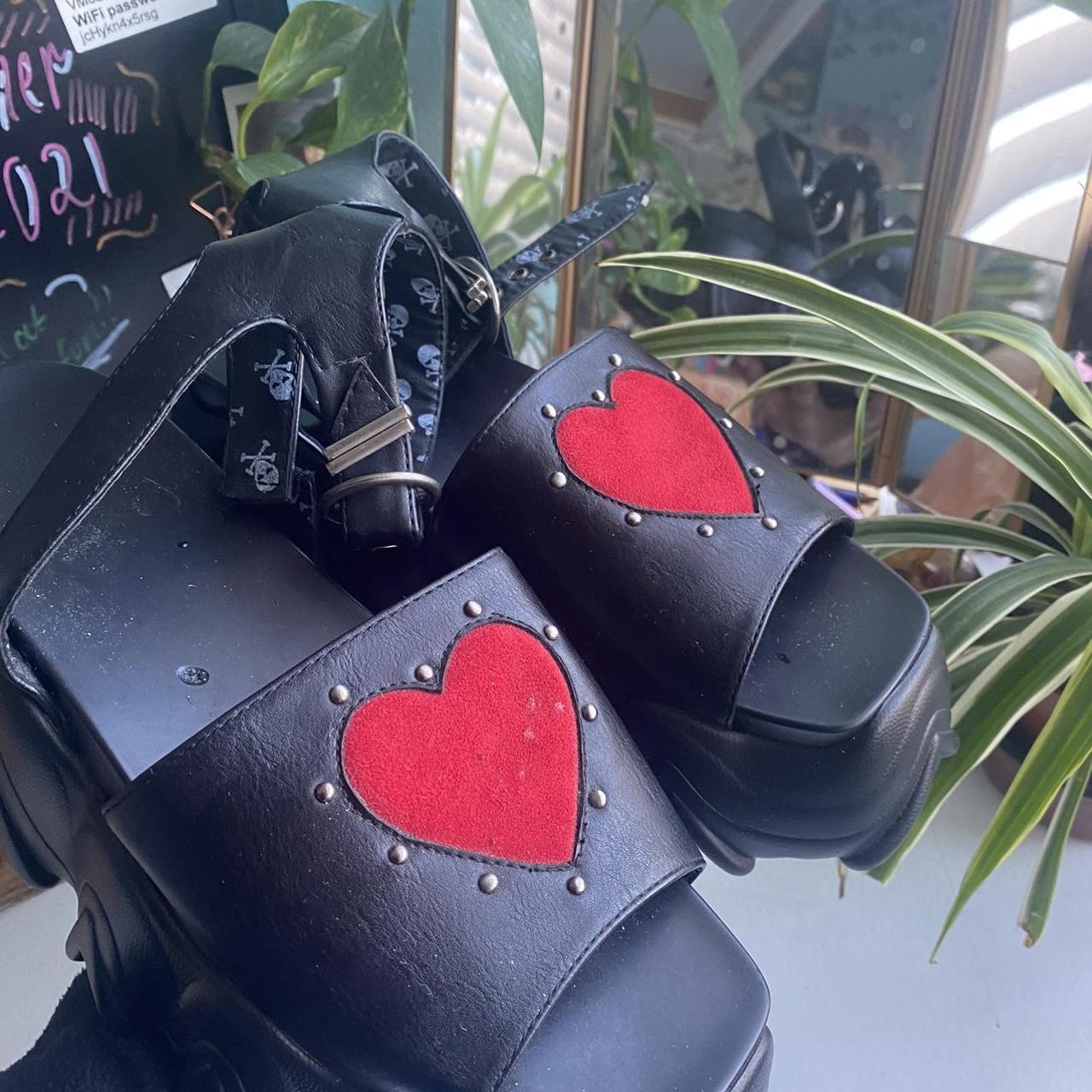 Women's Black and Red Sandals | Depop