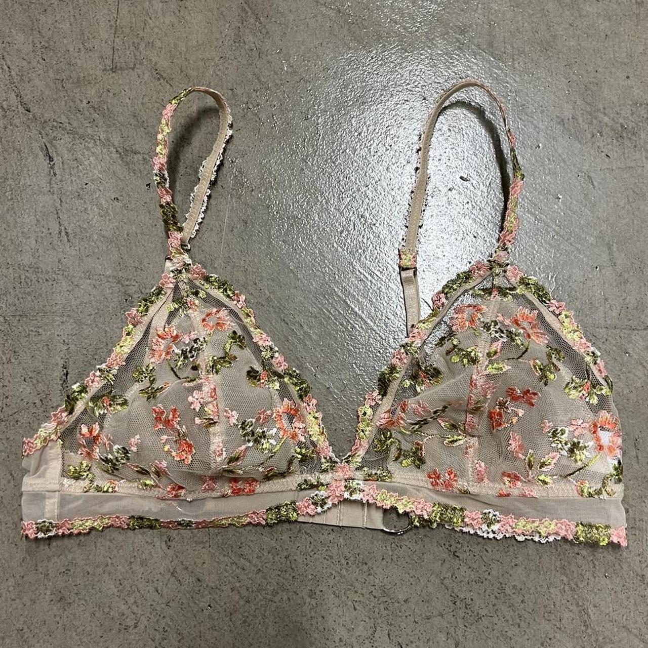 Cute floral bralette size s - Depop