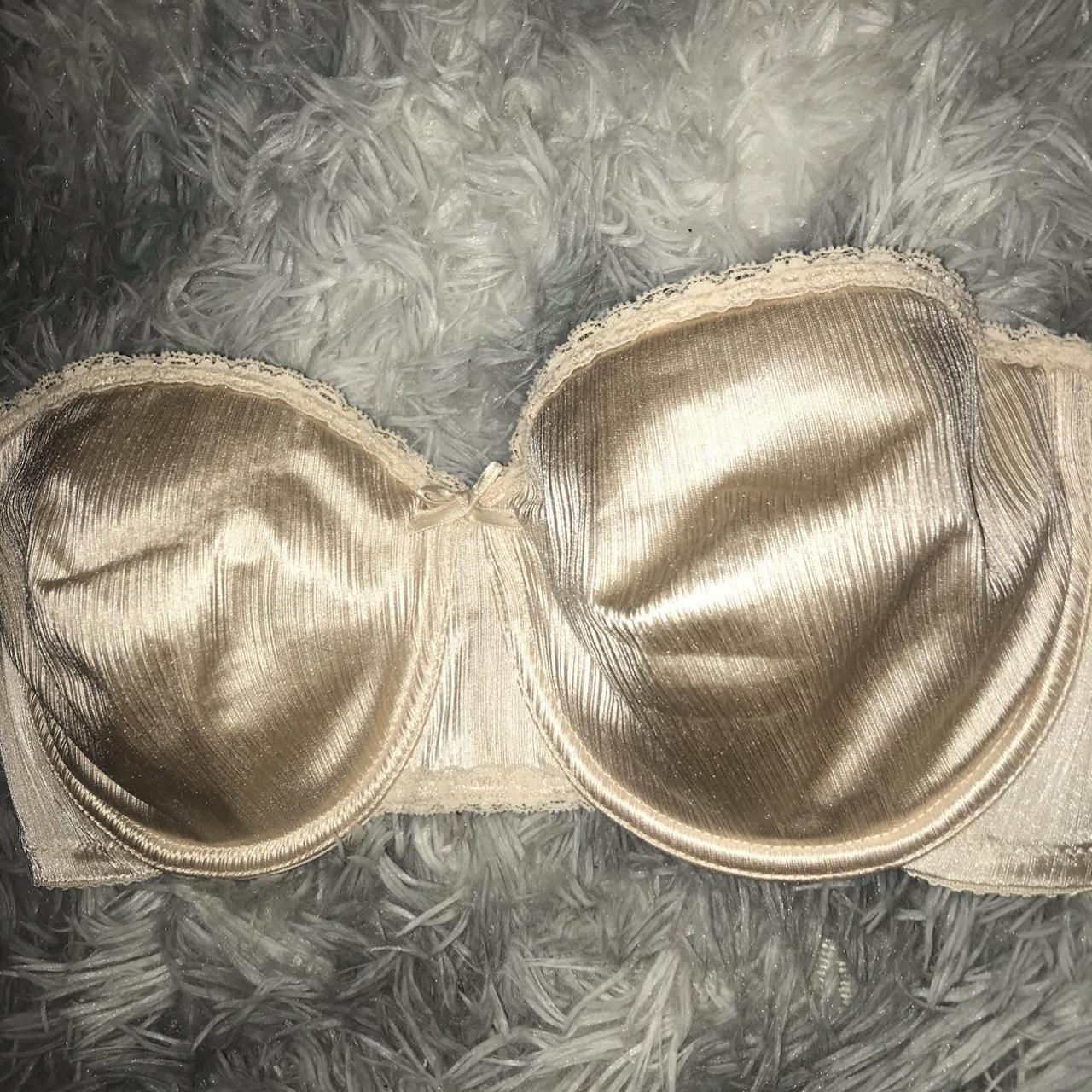 Warner's Women's Cream Bra | Depop
