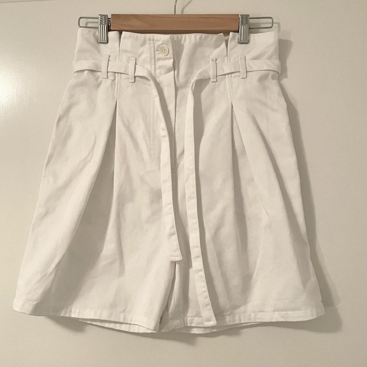 SCANLAN THEODORE white pleat front shorts. Size 6... - Depop