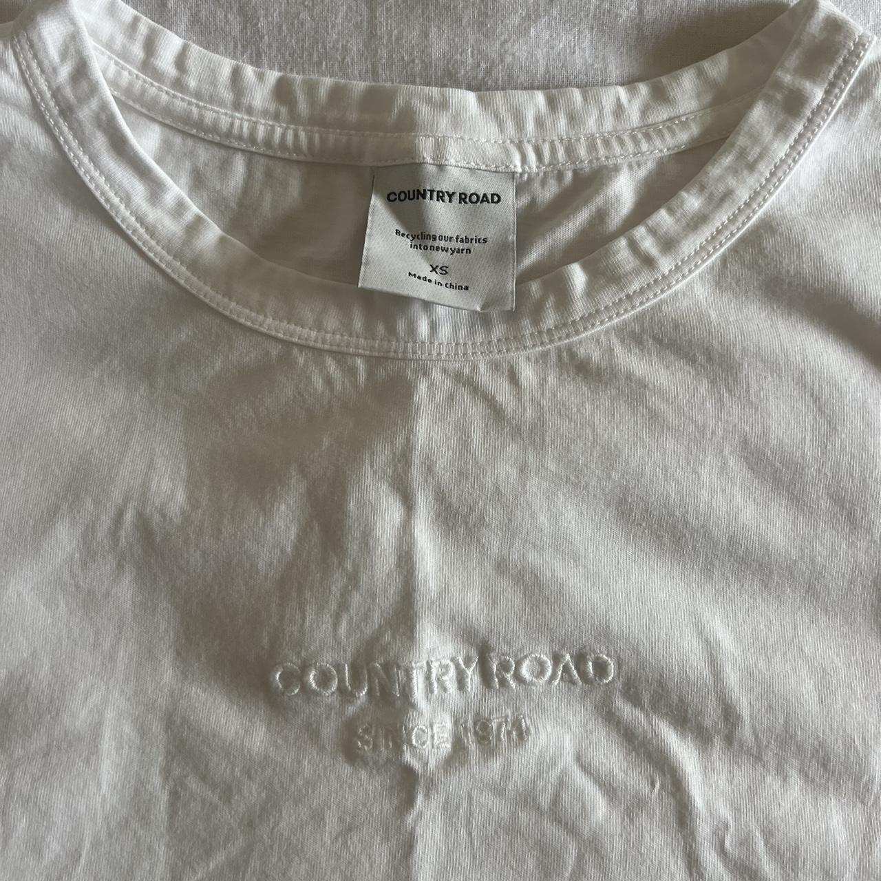 Country Road Tee - Depop