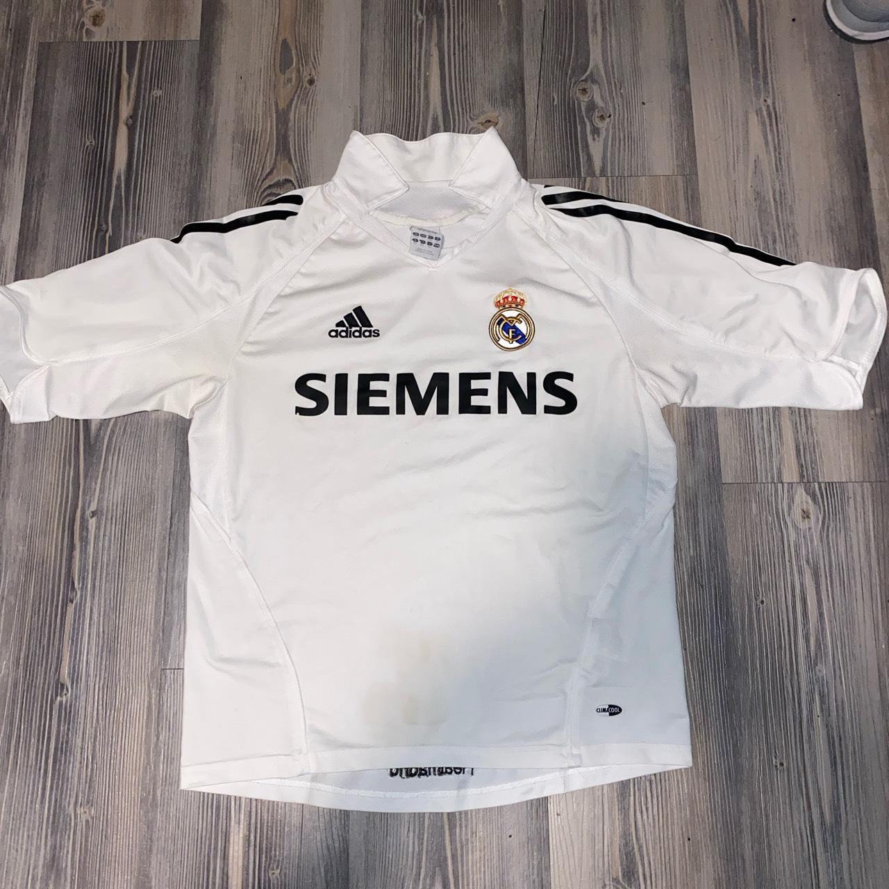 2005/06 real madrid home kit youth L has a stain... - Depop