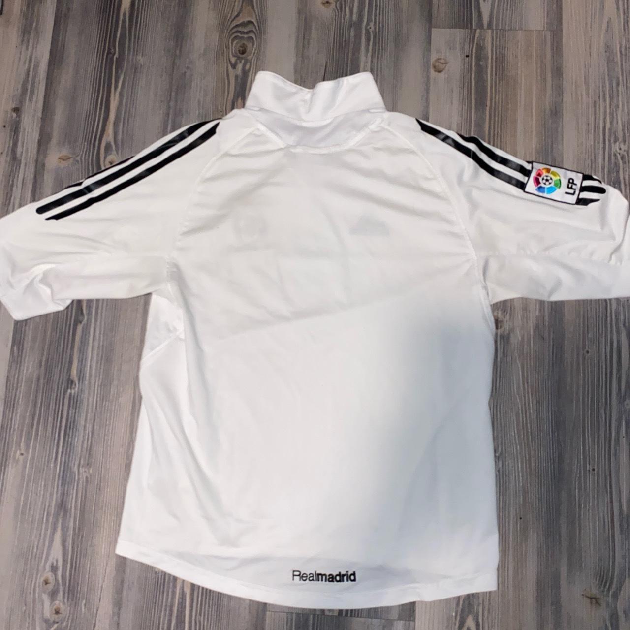 2005/06 real madrid home kit youth L has a stain... - Depop