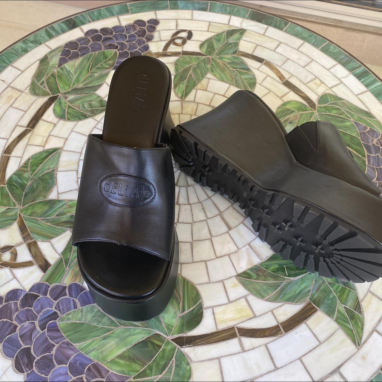 Delia's Women's Black Sandals | Depop