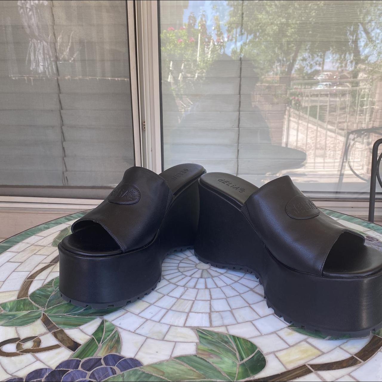 Delia's Women's Black Sandals | Depop