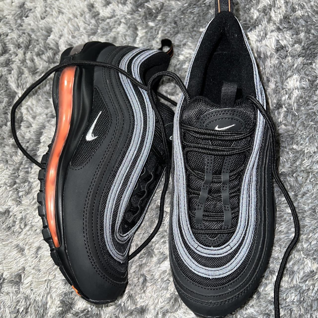 Nike Men's Black and Silver Trainers | Depop