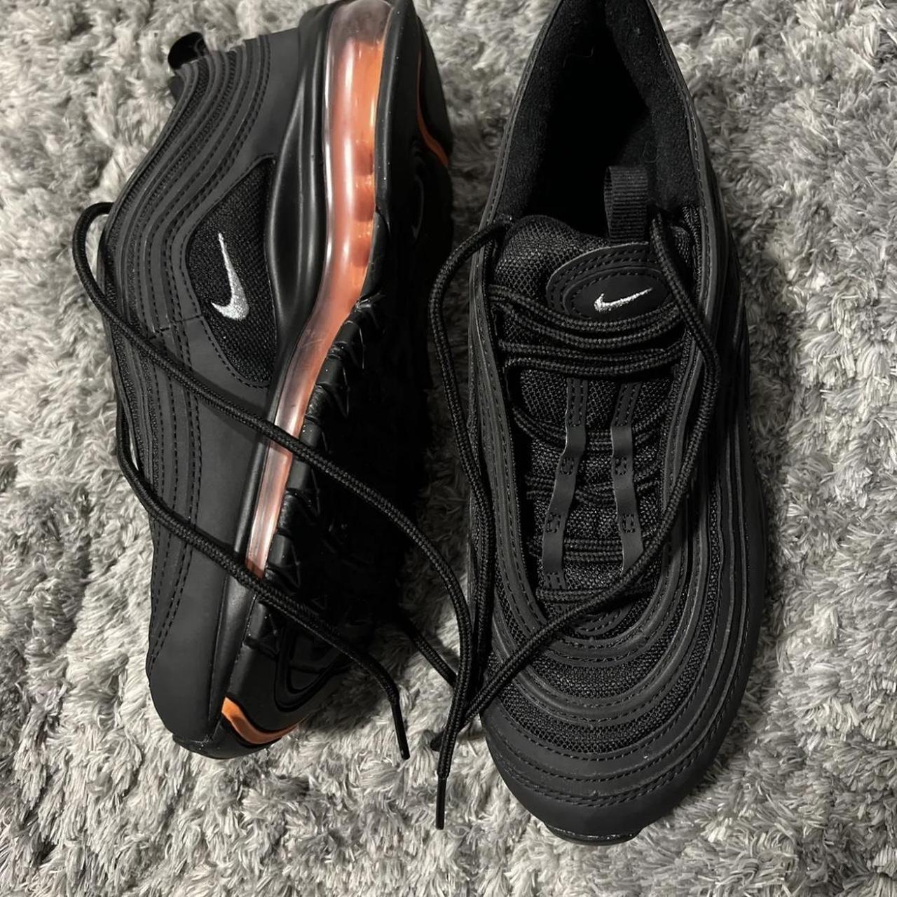 Nike Men's Black and Silver Trainers | Depop