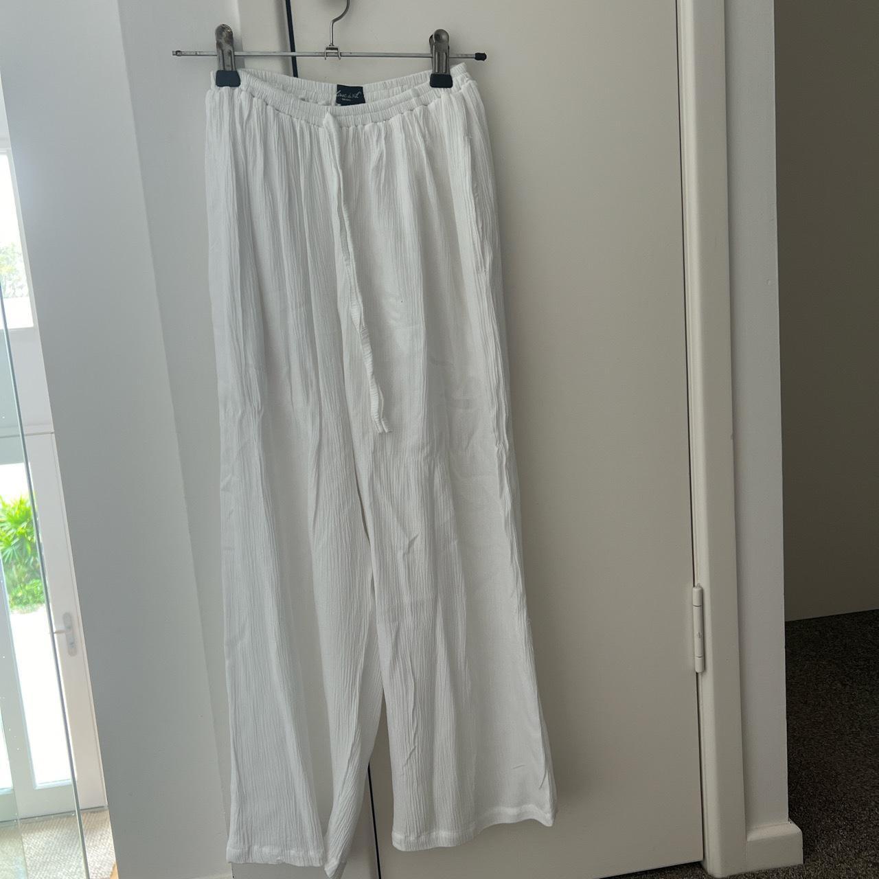 3/4 white flowy pants. Never worn, in perfect... - Depop