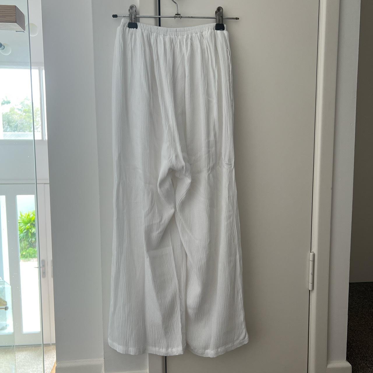 3/4 white flowy pants. Never worn, in perfect... - Depop