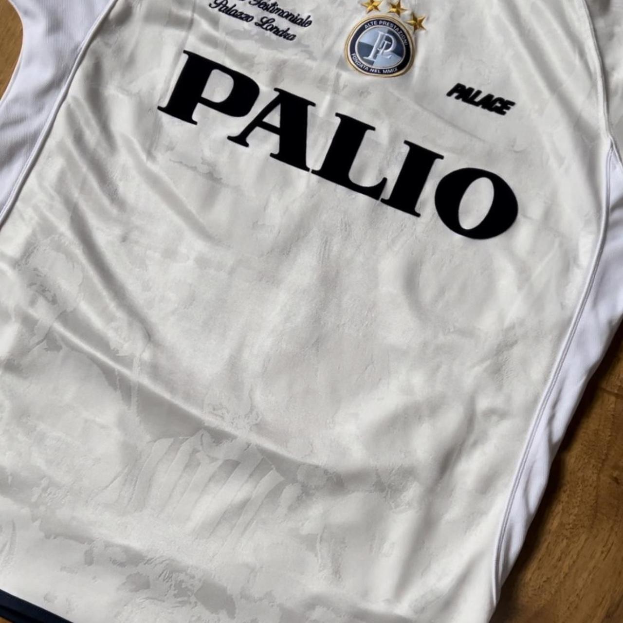 Palace Men's T-shirt | Depop