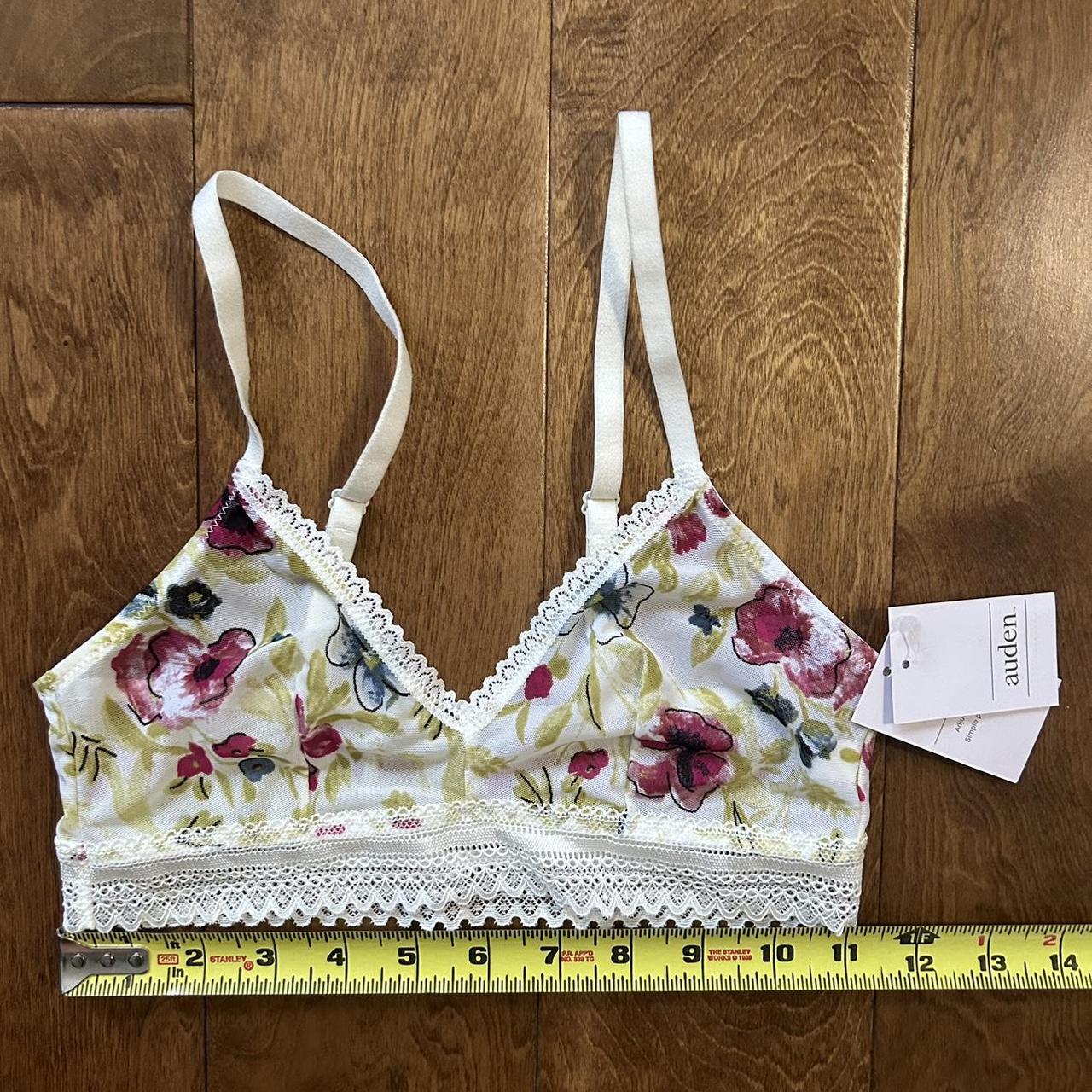 adorable cottage core bralette never worn💐 - Depop