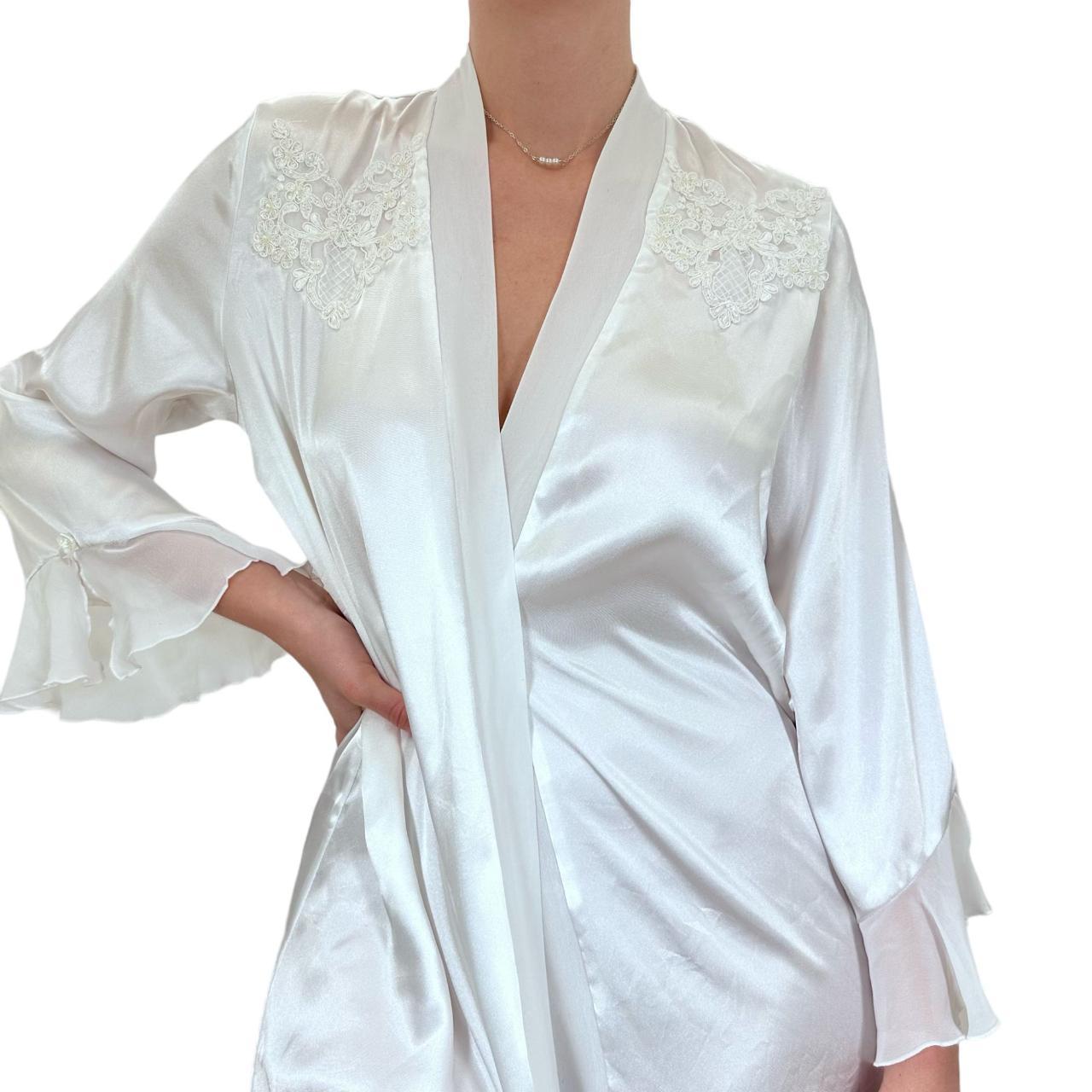 [#554] [#23JY] 90s Vintage White Satin Robe Fits... - Depop