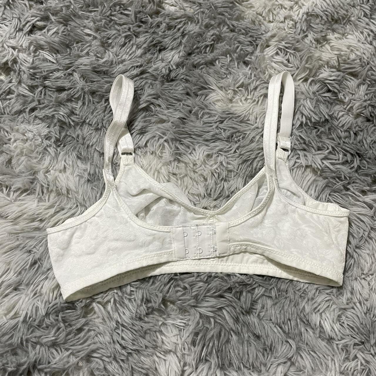 🤍 vintage white lace point bra 🤍free shipping 🤍size... - Depop