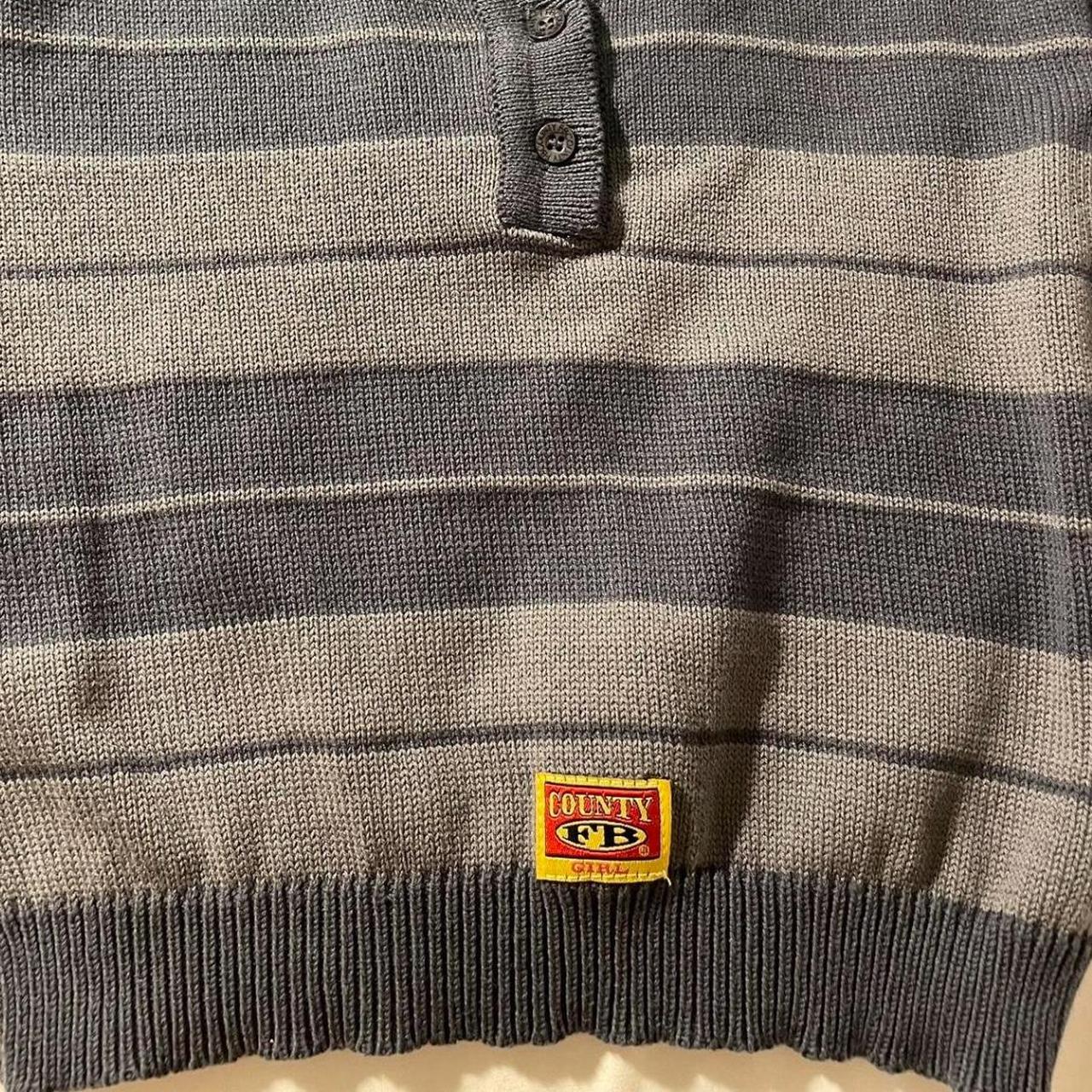 FB county charlie brown crop top charcoal-grey no... - Depop