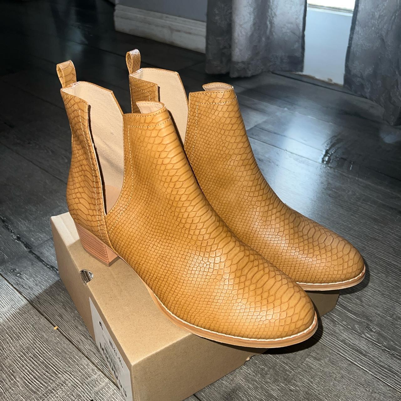 Snake tan cut out ankle boots Women Size 11 used... - Depop