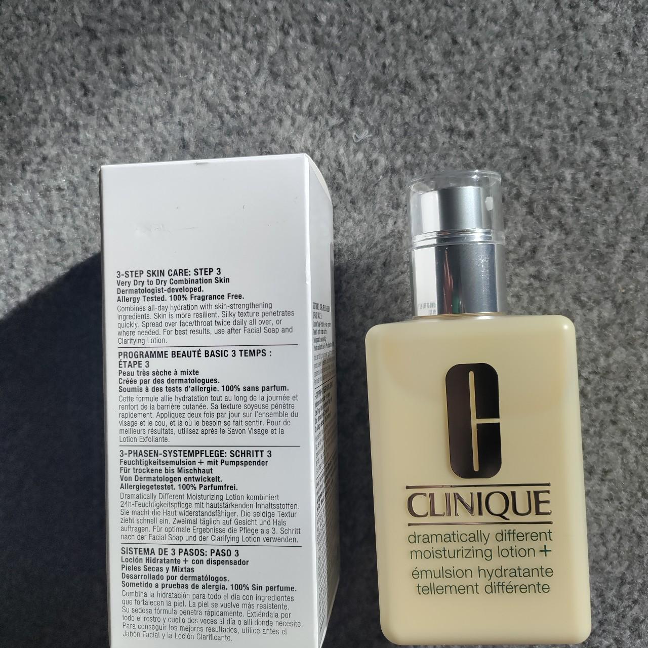 Clinique dramatically different moisturising lotion... - Depop