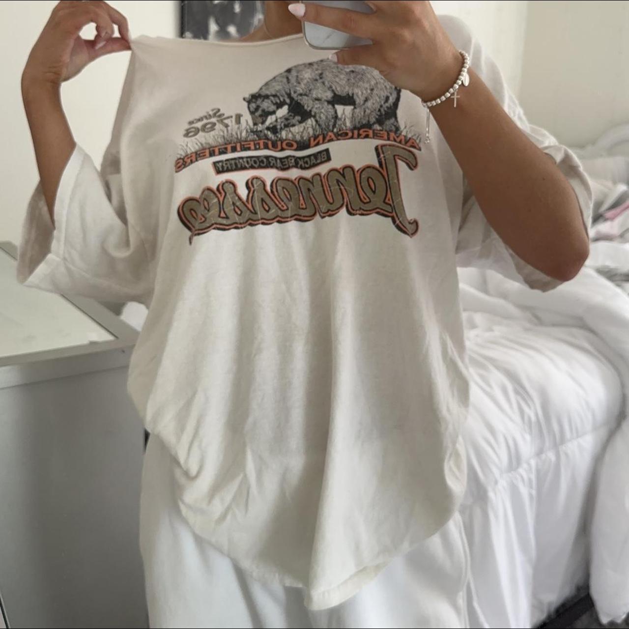 Super cute vintage off the shoulder graphic tee - Depop