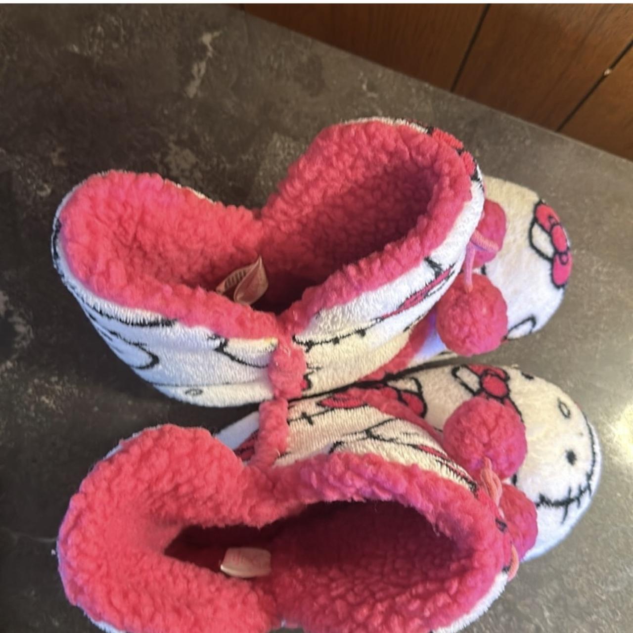 RARE VINTAGE EARLY 2000 HELLO KITTY SLIPPER BOOT... - Depop